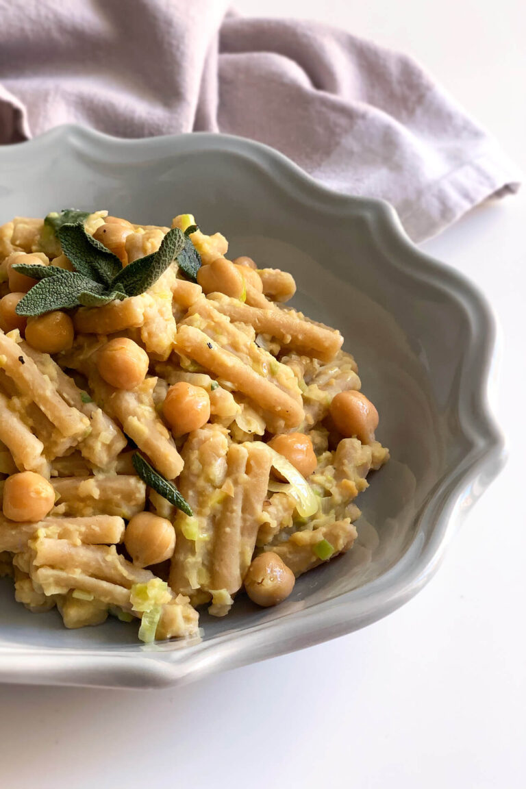Pasta con crema di ceci, porro e salvia - Healthy Barta